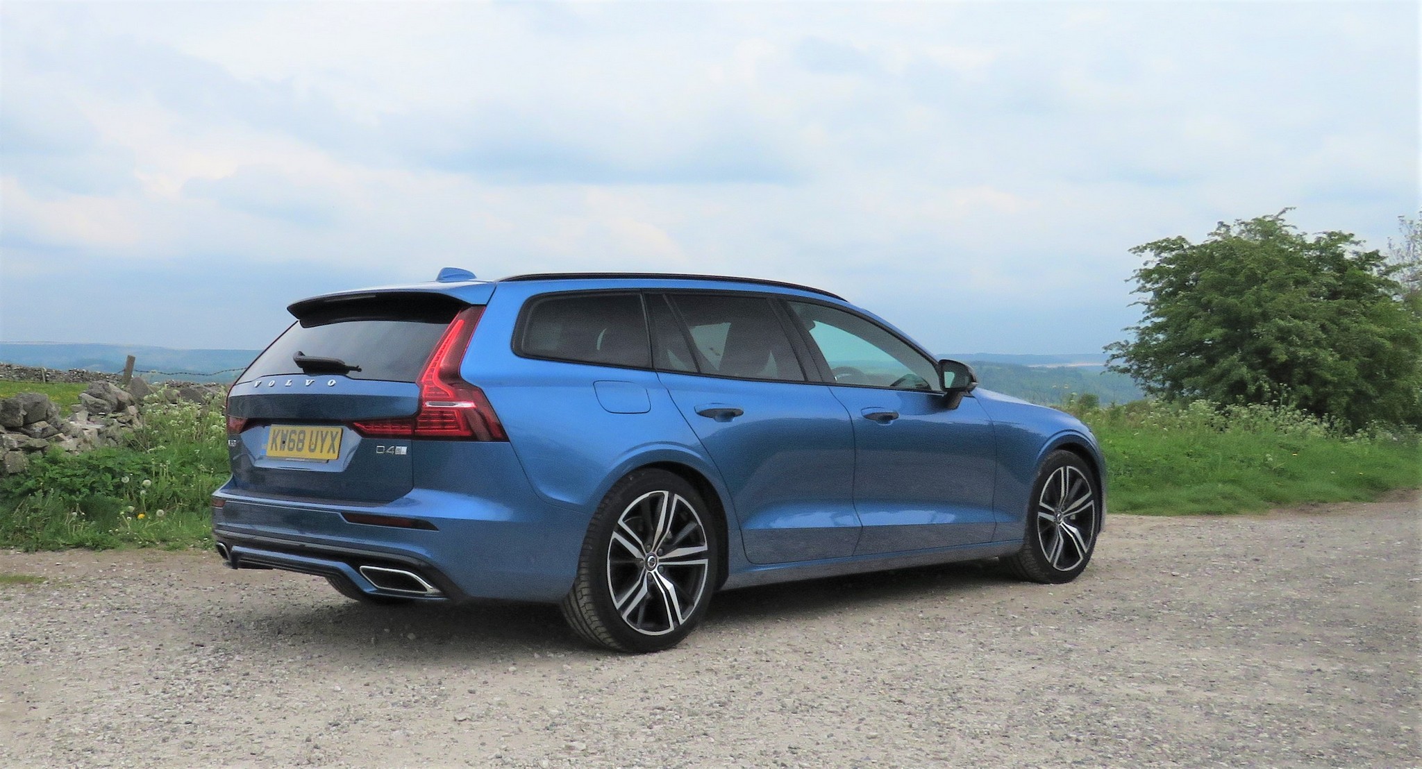 Volvo V60 R-Design Plus D4 Auto – Review – Car Indicators