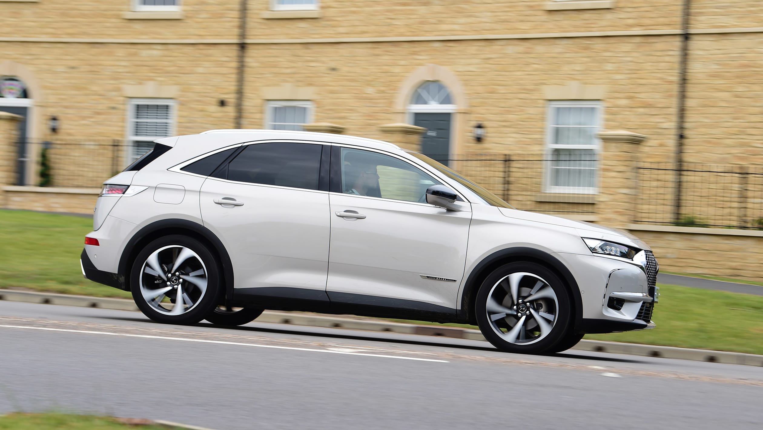 DS7 Crossback Ultra Prestige E-Tense 4×4 – Review – Car Indicators