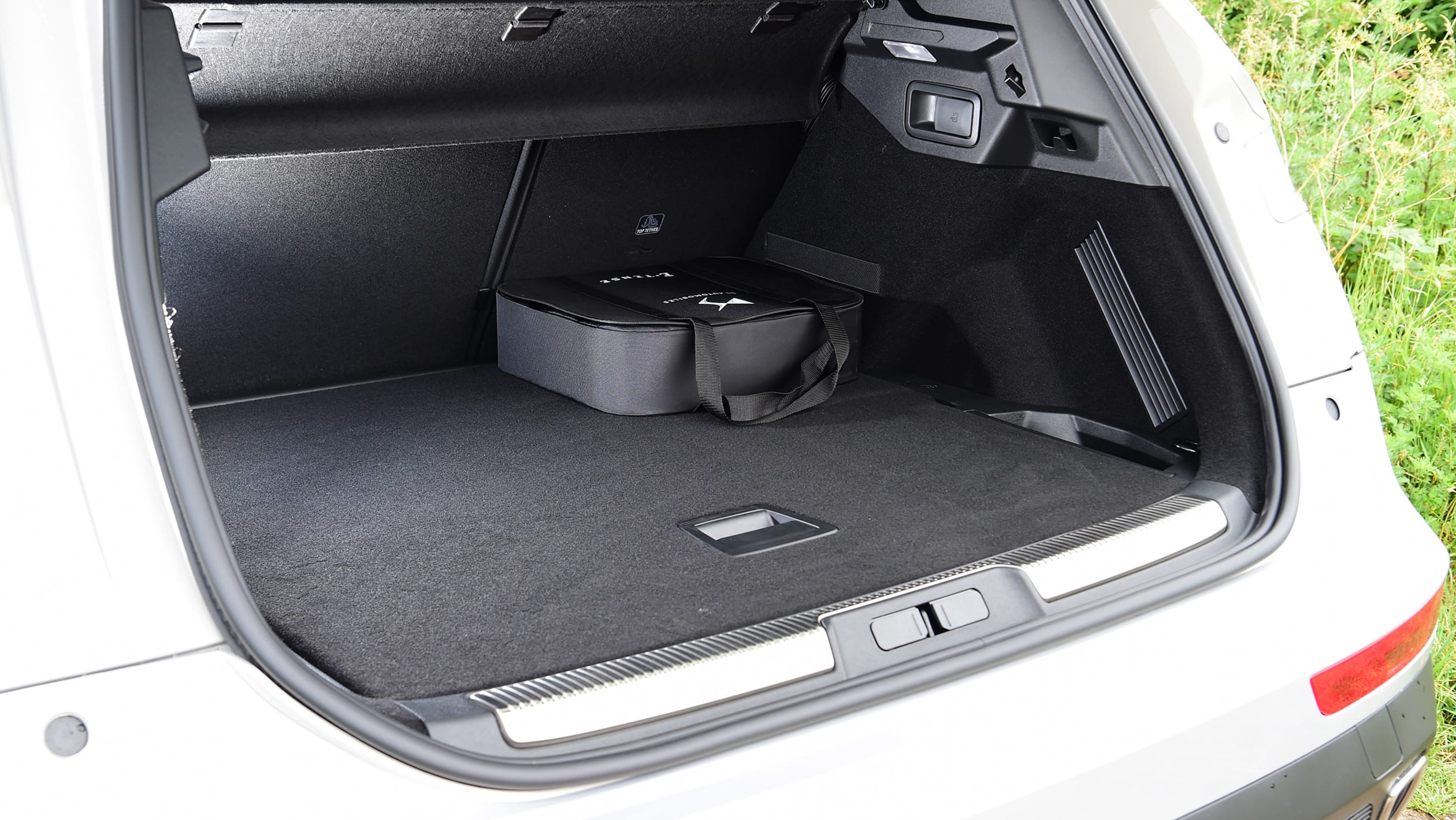 DS7 Crossback Ultra Prestige E-Tense 4×4 – Review