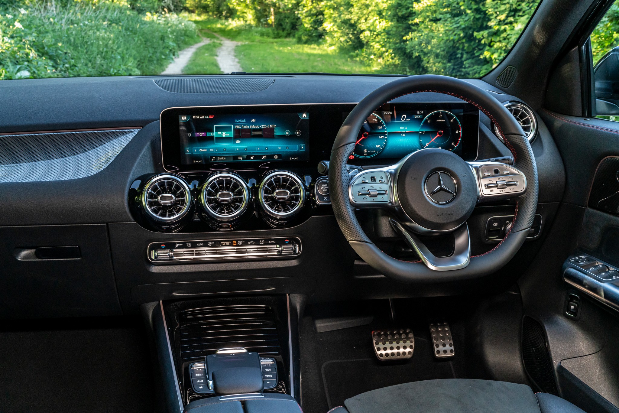 Mercedes-Benz GLA 220d AMG Line Premium 4MATIC – Review – Car Indicators